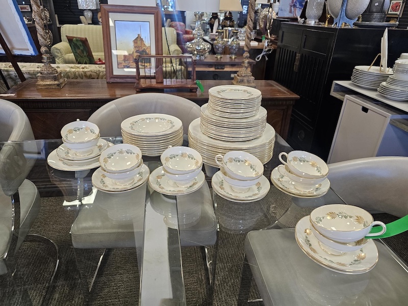 Vintage China Sets: Styles, Varieties & Why They’re Still Worth ...